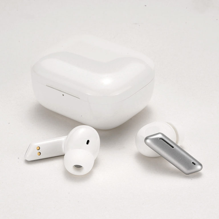 TWS earbuds with metal finish handle - SHINETECH INDUSTRIAL CO., LTD